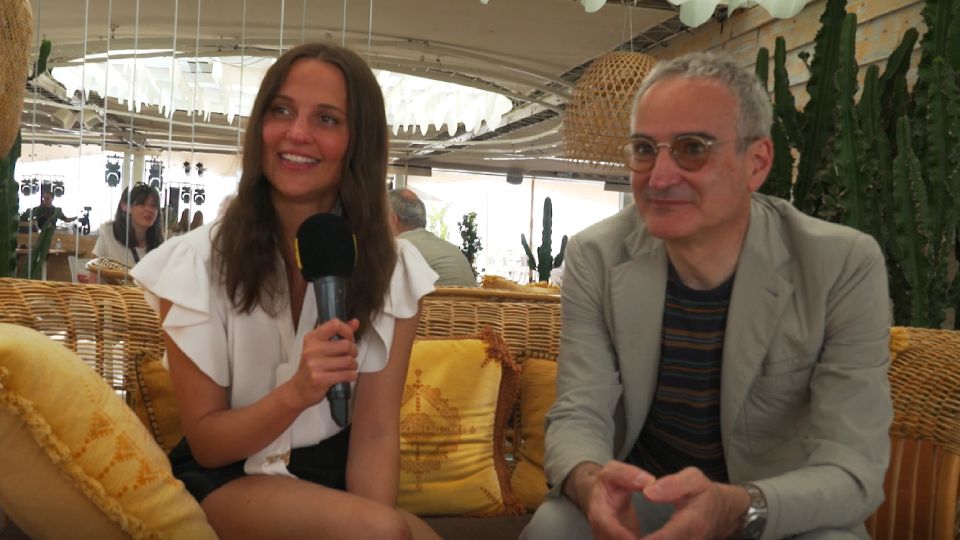 Interview Irma Vep : Irma Vep avec Alicia Vikander : quand l'interprète ...