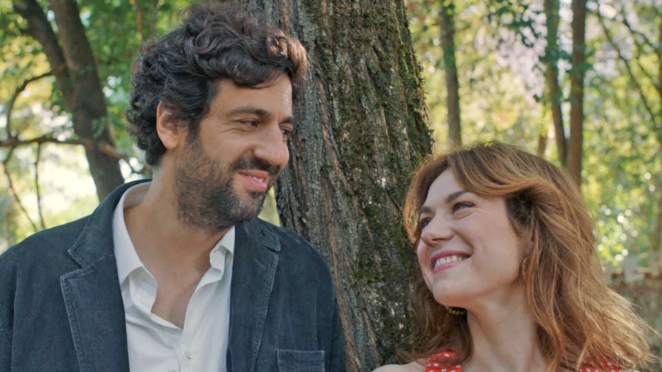 Trailer du film Double foyer - Double foyer Bande-annonce VF - AlloCiné